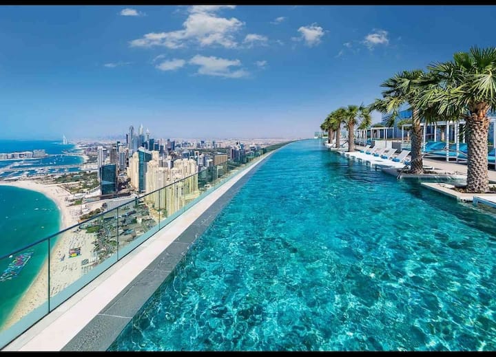 Amazing Location With Sea View, Pool, Beach, Gym - Dubai