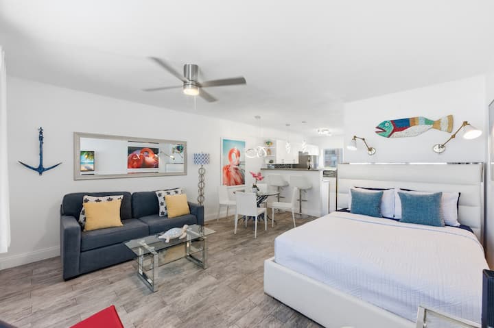 Salty Kisses Studio (107) - Fort Lauderdale, FL