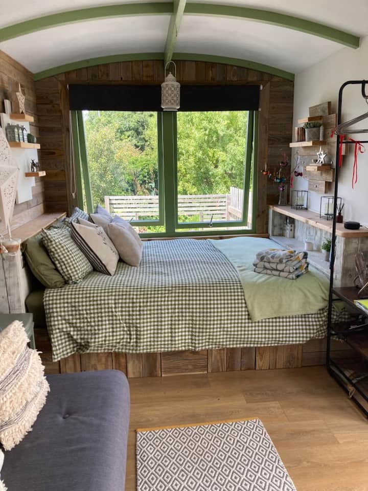 Bespoke Shepherd's Hut, Brixham - Brixham