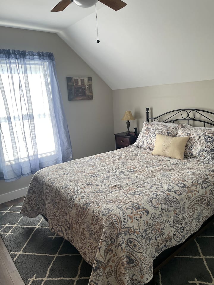 Comfy Cozy Downtown Apartment Brand New 2 Bedroom - Lake Winnipesaukee, NH