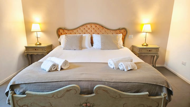 Vezzena:large Double Bedroom With Bathroom - Florence