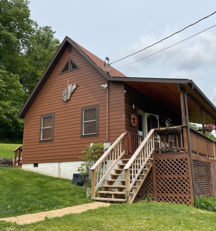 Mountain Getaway! | Hot Tub | King Bed | Vet Owned - West Virginia