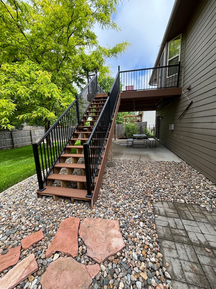 Bee’s Knees Lounge #9: Spacious, Golf +Fenced Yard - Sioux Falls, SD