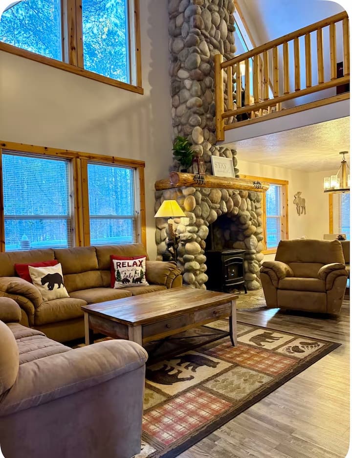 Scruffy Bear Lodge-32mi Yellowstone+lake +Gameroom - Island Park, ID