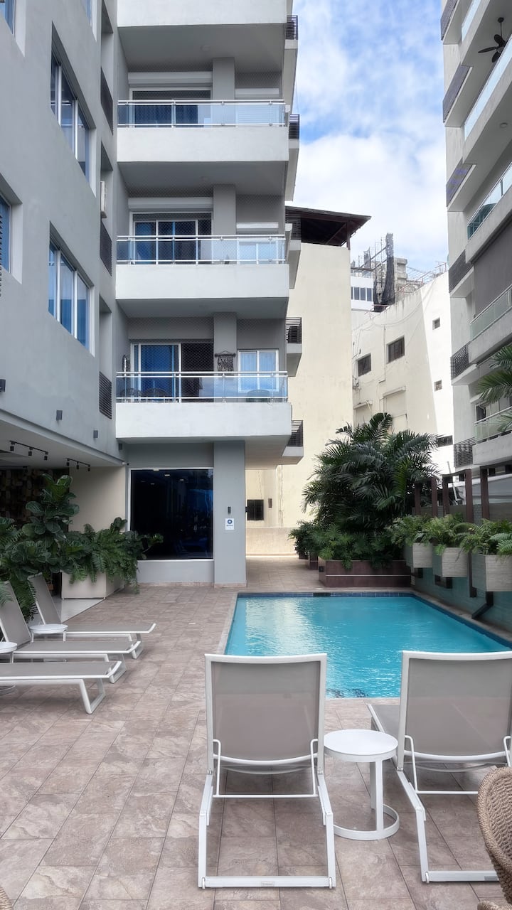 Central Naco | 1br Apt W/ Pool, Gym & Fast Wifi+ - Santo Domingo