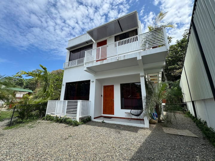 Sloth & Butterfly | 2 Apts - 4br W/ac & Pool - Puerto Viejo de Talamanca