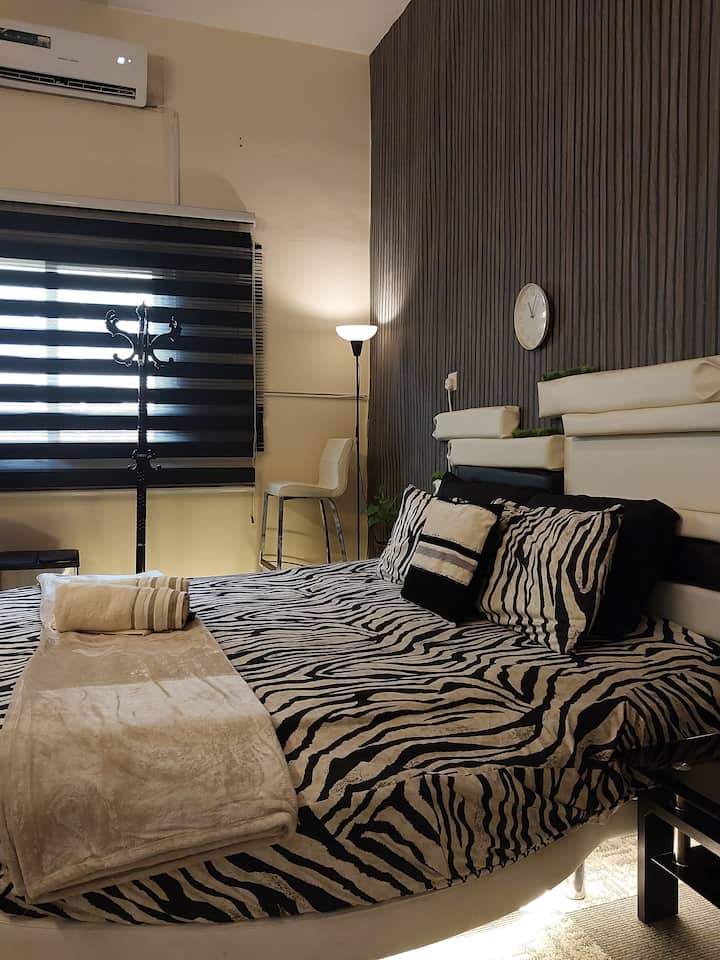 Master Bedroom In Villa With Free Parking - Sharjah