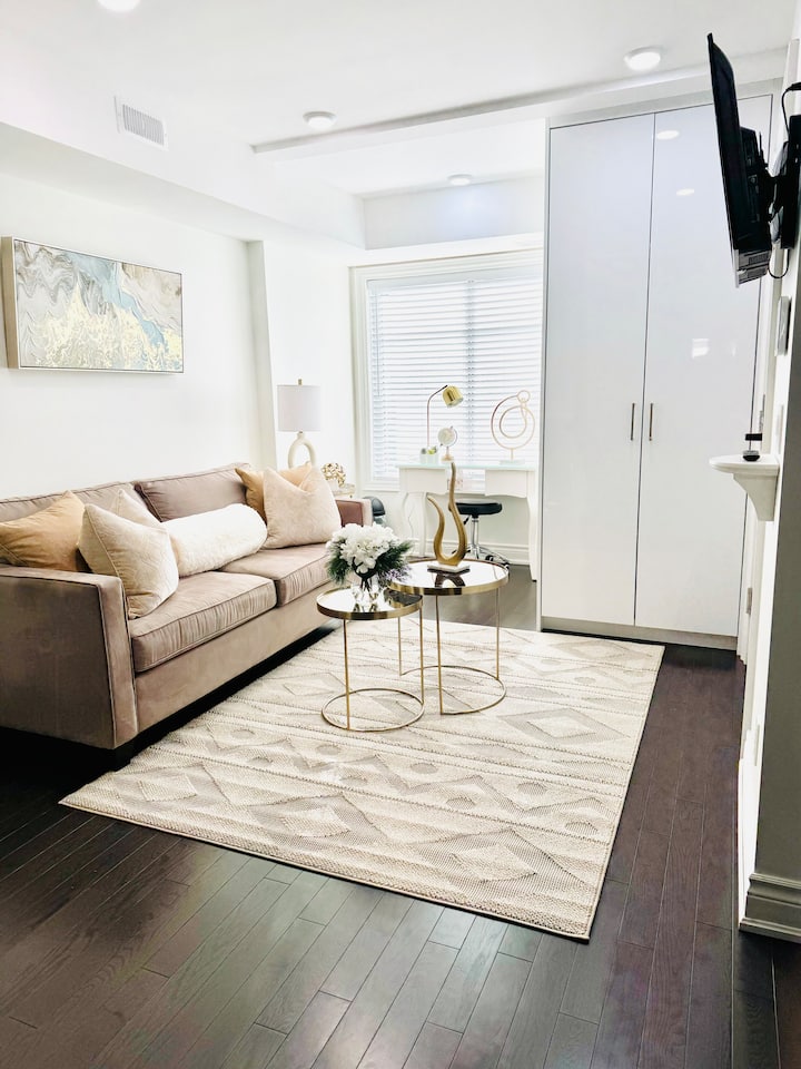 Dufferin Serenity Suite | Bright Main Floor Apt - Toronto