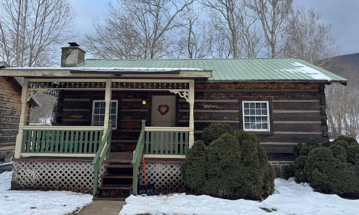 Appalachian Cabins Honeymoon Cabin #4 - Seneca Rocks, WV