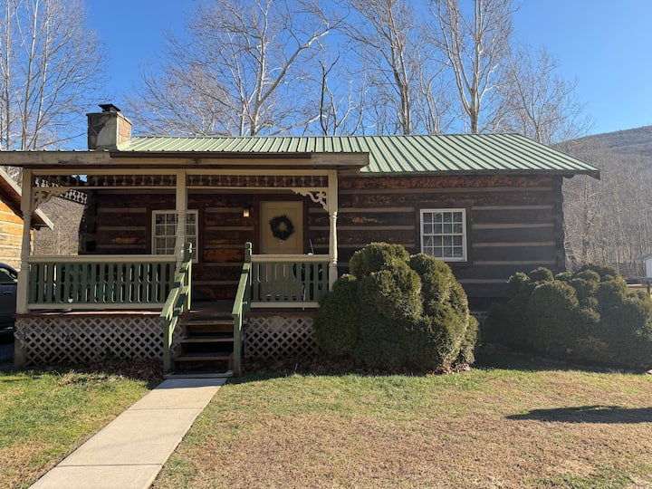 Appalachian Cabins Honeymoon Cabin #4 - Seneca Rocks, WV