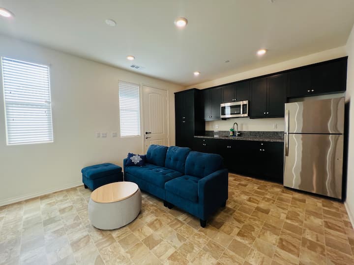 Comfortable 1b1b/ Private Laundry And Kitchen - Jurupa Valley, CA