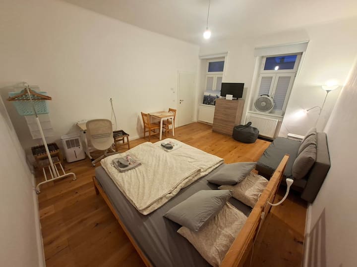 Garage | 5 Min Walk Metro | 33m2 - Vienna