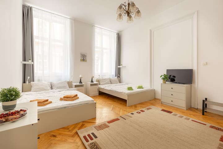 Simply Amazing 3br Ap W/private Parking @Keleti - Budapest