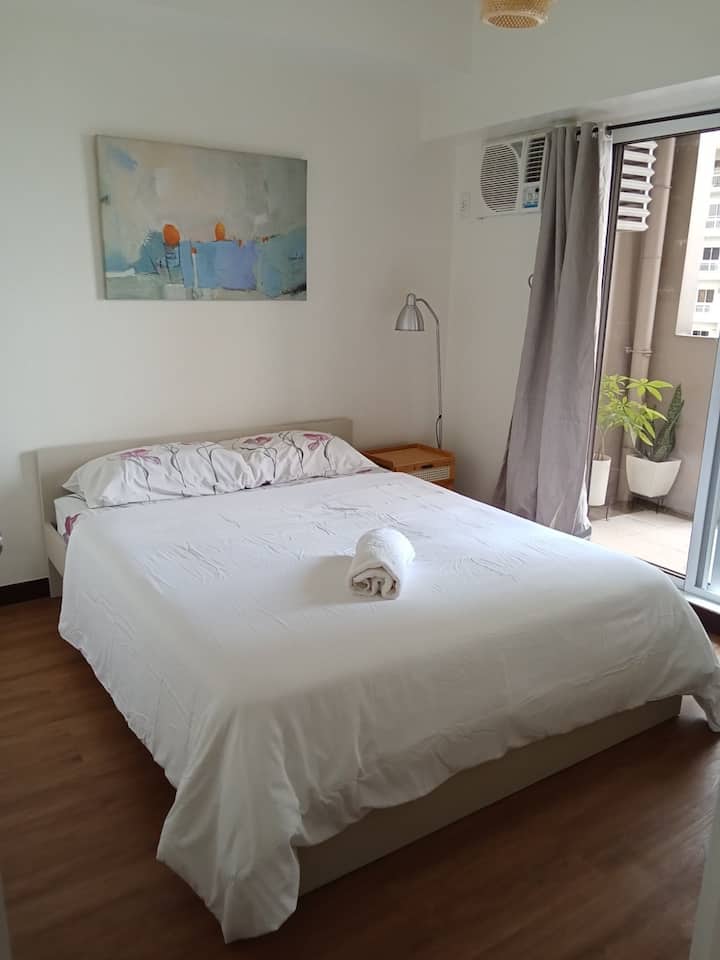 2 Br Centrally Located Near Bgc - Taytay