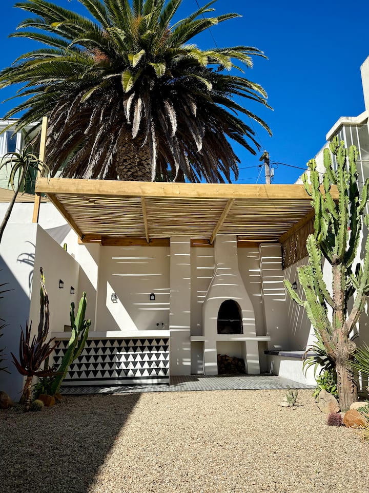 Chic And Modern Victorian Oasis In Sea Point - Camps Bay