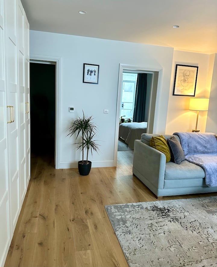 Chelsea One Bedroom Apartment  W Private Entrance - London