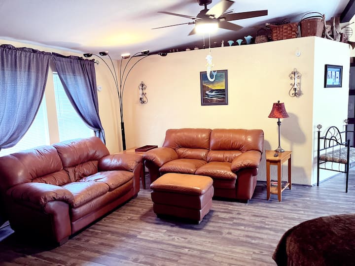 Comfy Half Acre Hideaway - Spring Hill, FL