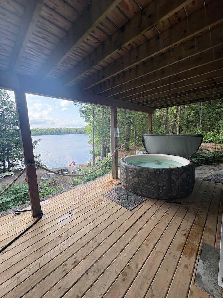 Crego Cove: Your Winter Getaway!
*Hot Tub* - Kawartha Lakes