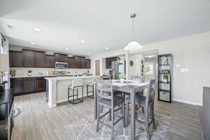 Roadmap Lodging: Modern Waterview, Monthly - Columbus