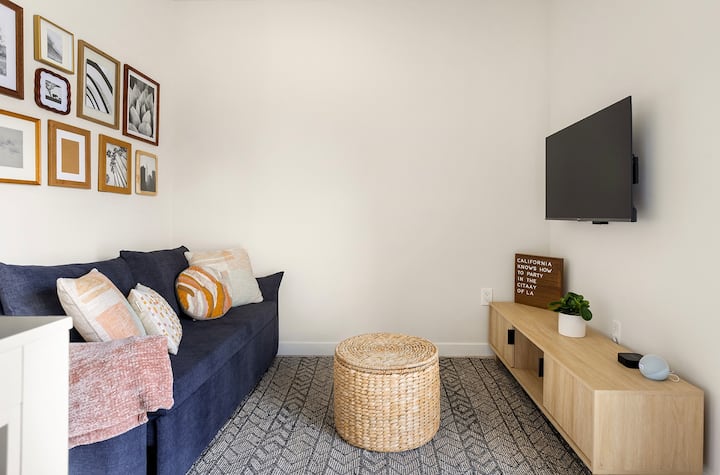 Cottage · 9 Min To Universal Studios ·Free Parking - Los Angeles, CA