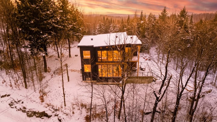 Monte Mahal - Four Season Retreat W/ Hot Tub - Mont-Tremblant