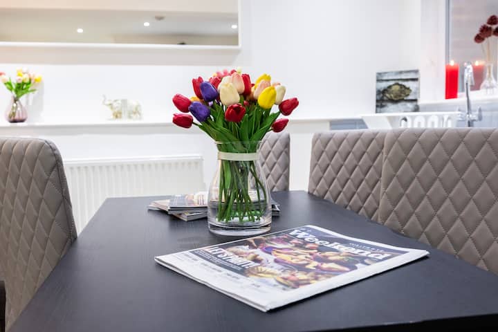 West Kensington 2br | Steps To Tube | Sleeps 7 - London, UK