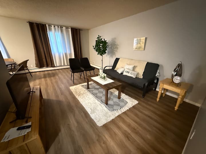Spacious 1br | W/ Parking & Wi-fi | Near Nlrhc - Fort McMurray