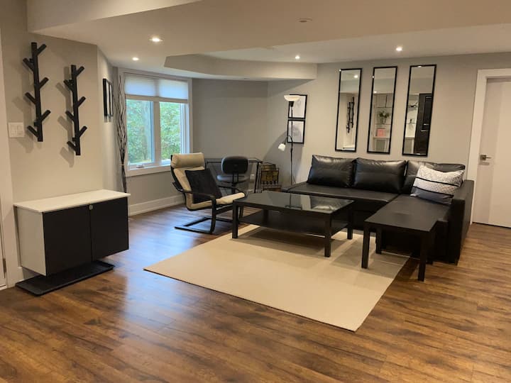 Lux, Large, Bright 1br Apartment Backing On Forest - Oshawa