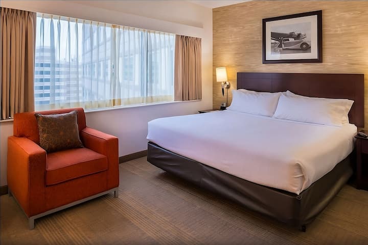 Hassle-free Stay W/ Complimentary Airport Shuttle! - Chicago, IL