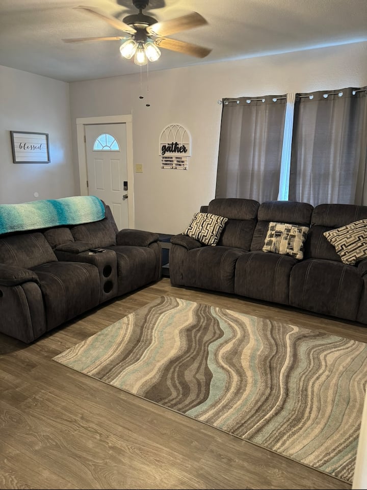 Cozy 2 Bedroom House ! - Crystal City, TX