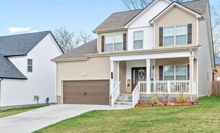 Clarksville Getaway - Clarksville, TN