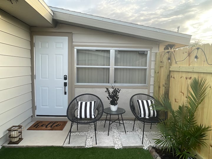 Palm Boho Studio
Luxury - Palm Bay, FL