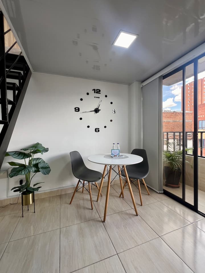Apartamento Duplex Con Balcón/laureles/wi-fi 500mb - Medellín