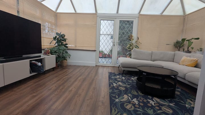 Stylish Double Room With Private Bathroom - Dartford