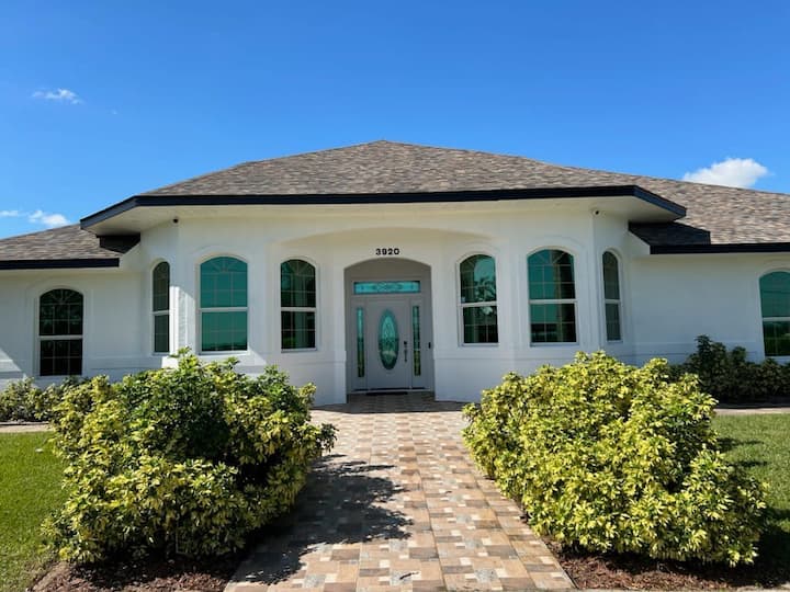 Beautiful & Spacious Lake House - Sebring, FL