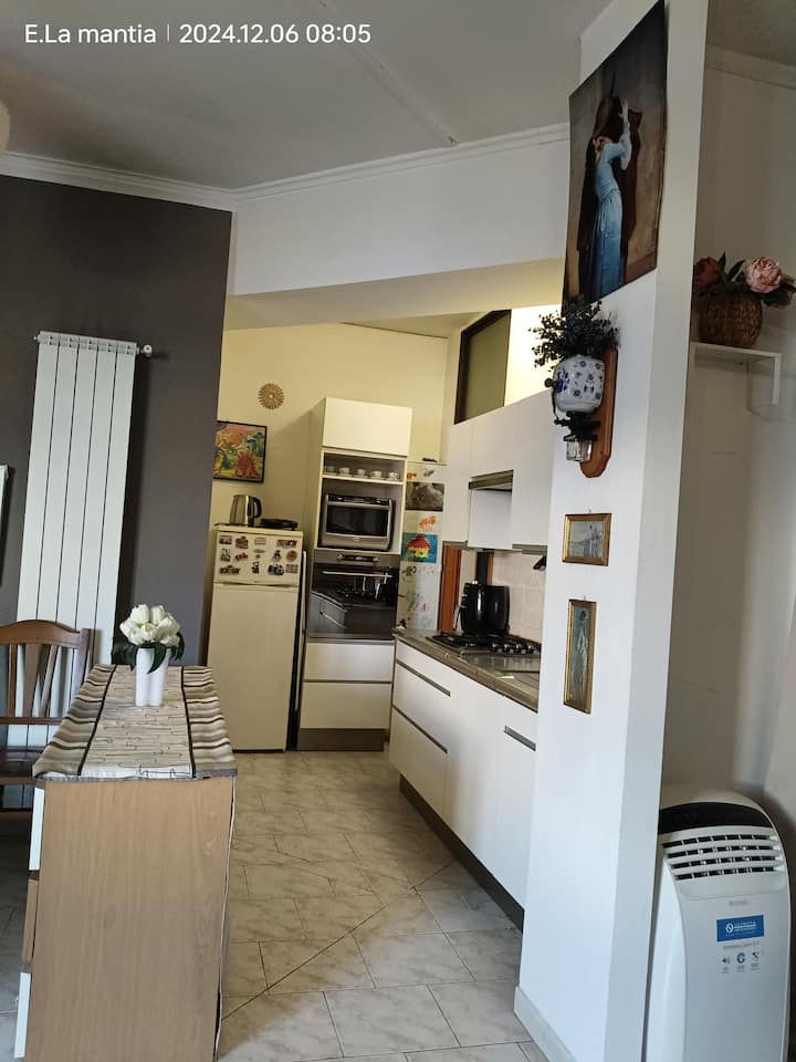 Cozy Apartment With 24/7 Security-central - Naples