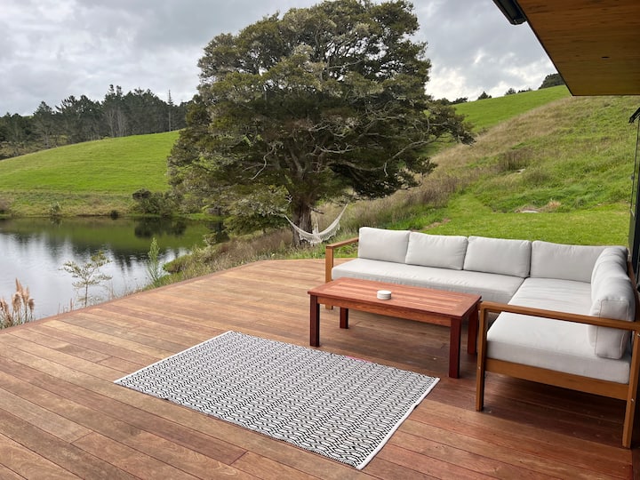 Peaceful Country Getaway - Lake Views & Farm Charm - Hikurangi