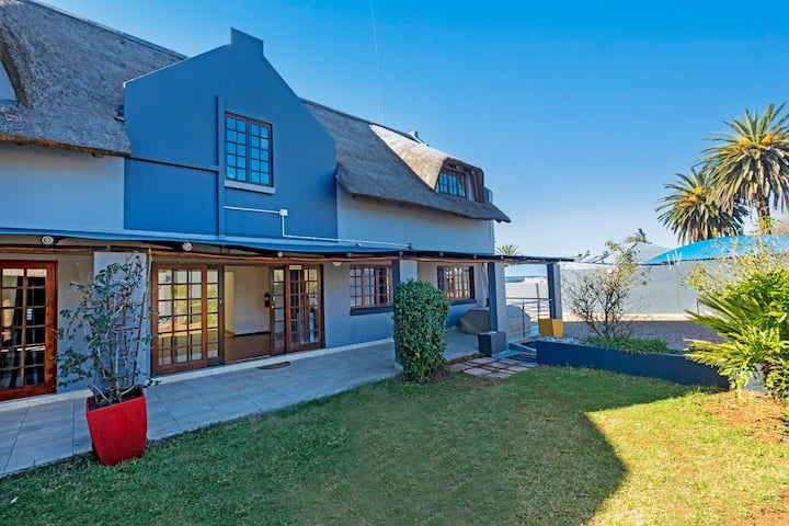 Airport Studio – Twin Beds, Private Garden - Edenvale