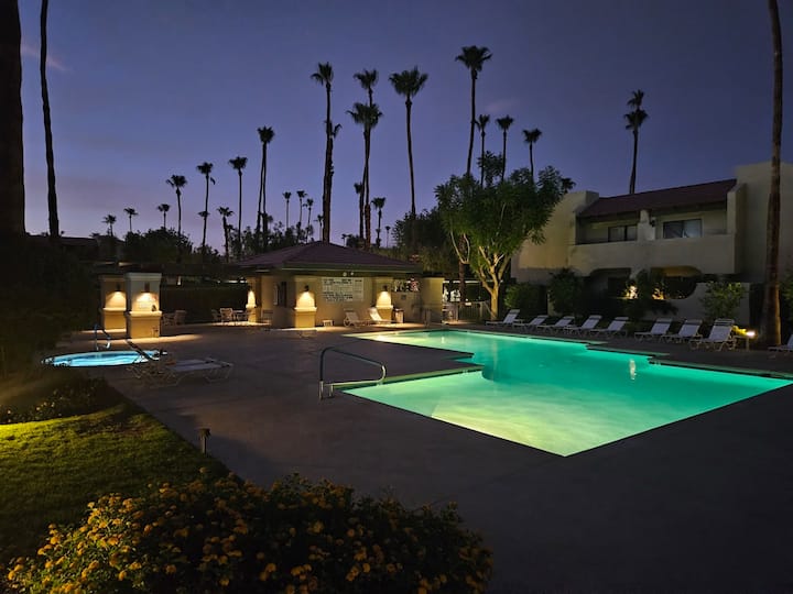 Tranquil Nature Garden Oasis - Palm Springs, CA
