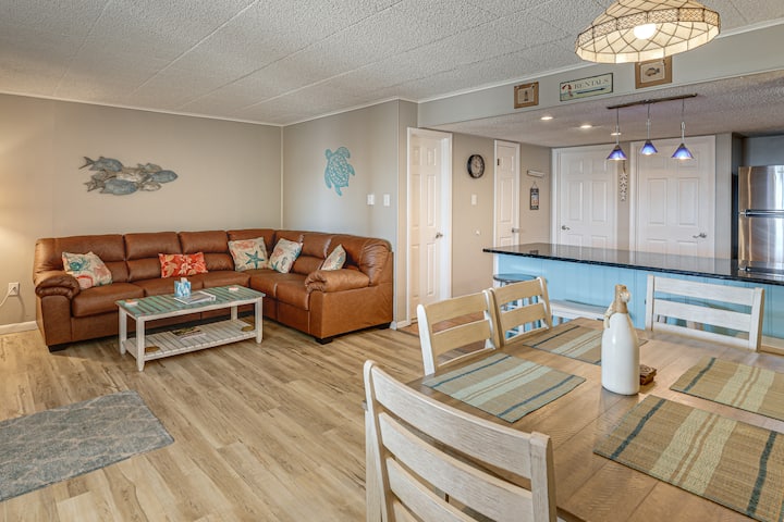 Shop, Dine, Walk To Beach! Ocean City Condo - Fenwick Island, DE
