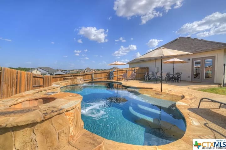 Private Pool, Sleep 16+, 15’ To Everything - New Braunfels, TX