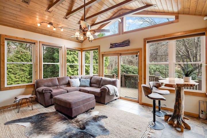 Asheville 5br Retreat Gameroom, Hot Tub, Fire Pit - Asheville, NC