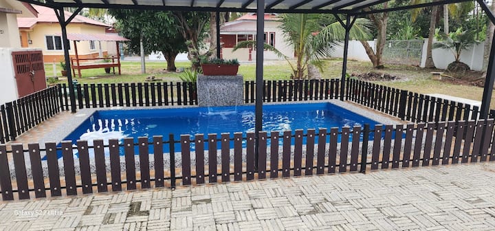 Bilik Studio Pool Rosha Pantai Siring - Merlimau