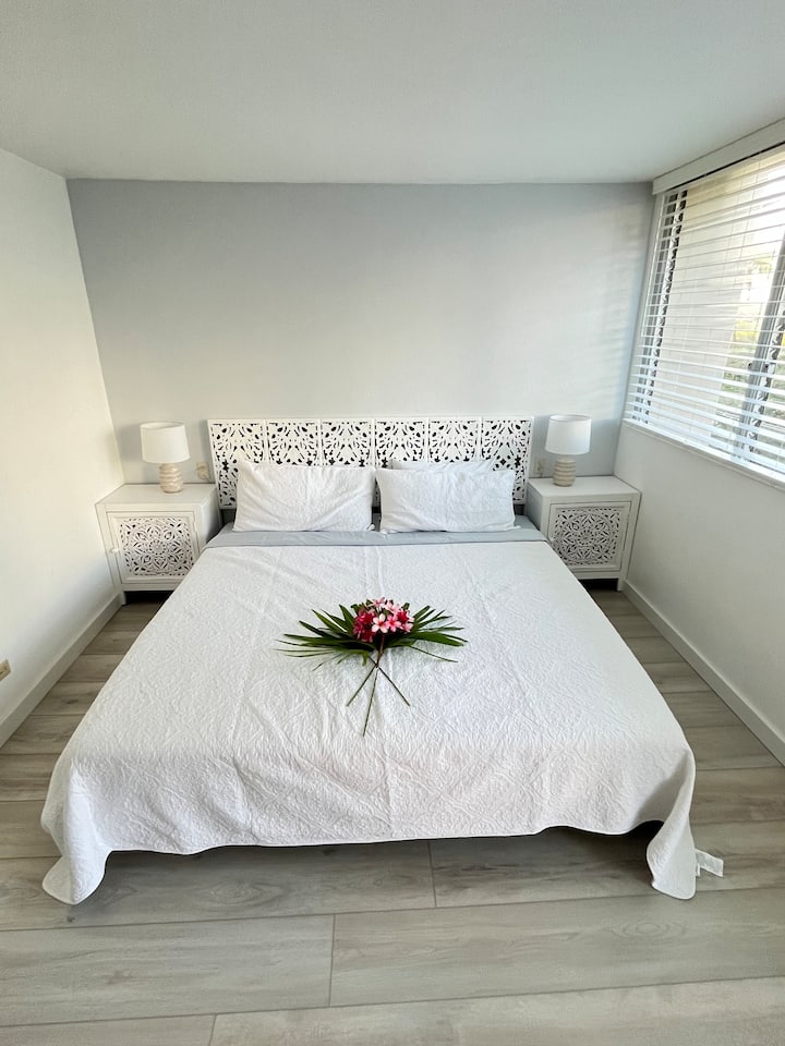 Waikiki Newly Renovated Apt! - Honolulu