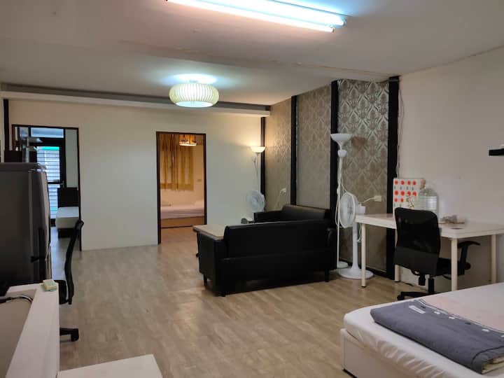 101整層兩房加客廳三空間，加陽台加洗衣機 - 南港區