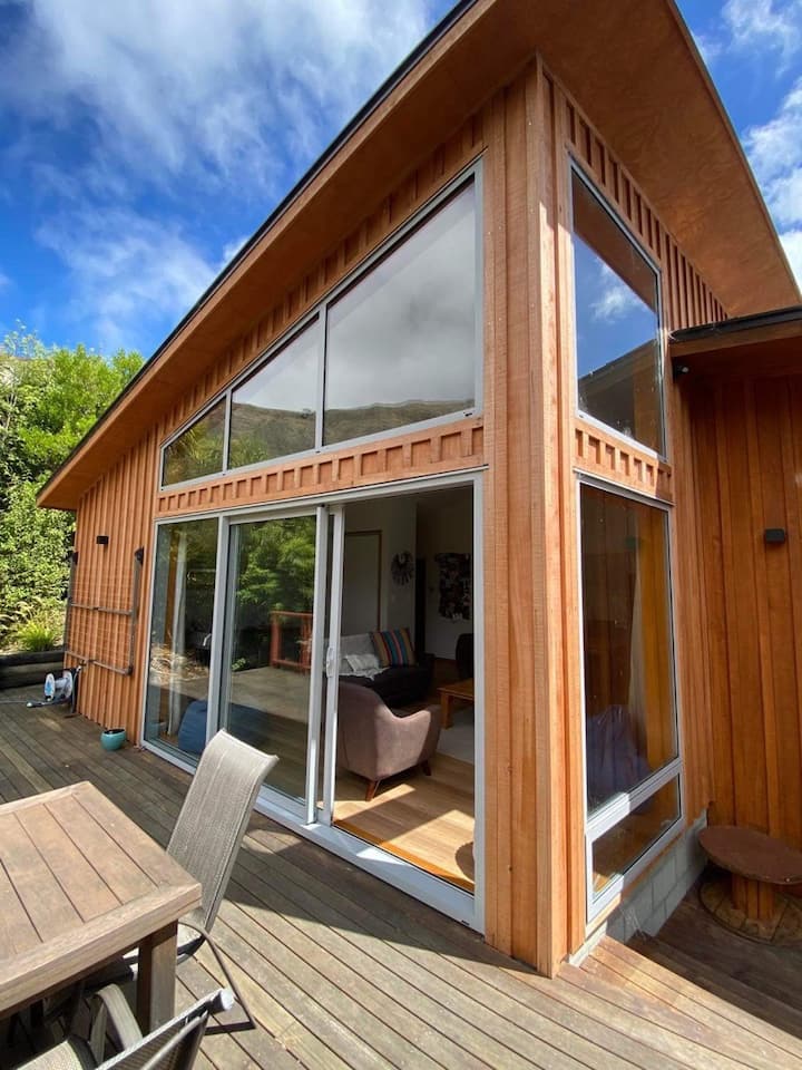 Modern Apartment, Superb Views - Governors Bay