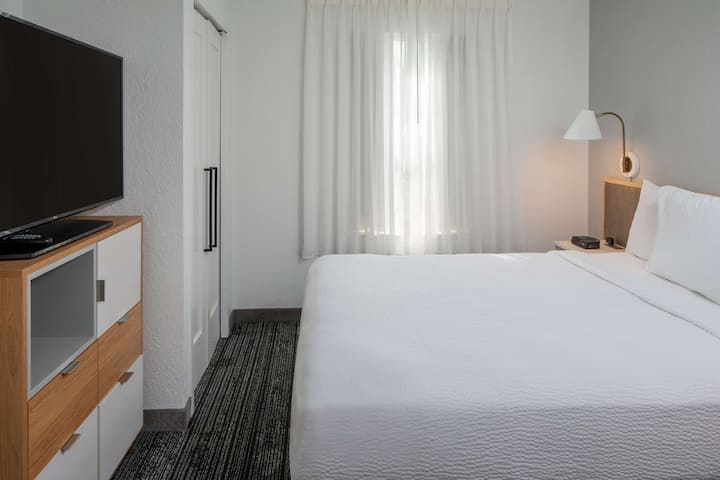 Two Modern 2br Suites With Kitchens, Pets Allowed! - Fairfax, VA