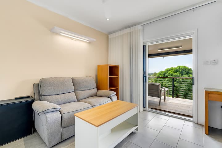 Cosy Poolside Home Unit With Views. - Australia