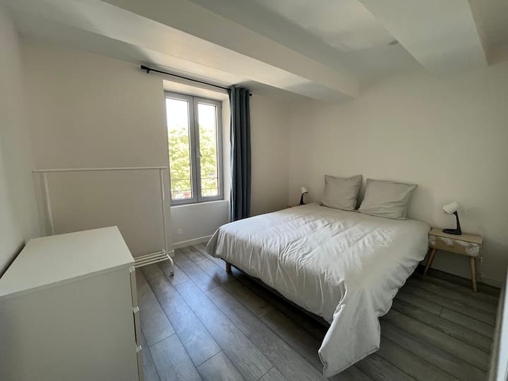 1 Bedroom Flat In Town Center - Orange