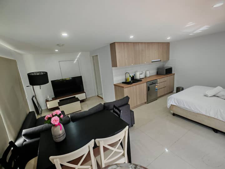 2bd 2bth Modern House Close 2train&westfield - 혼즈비